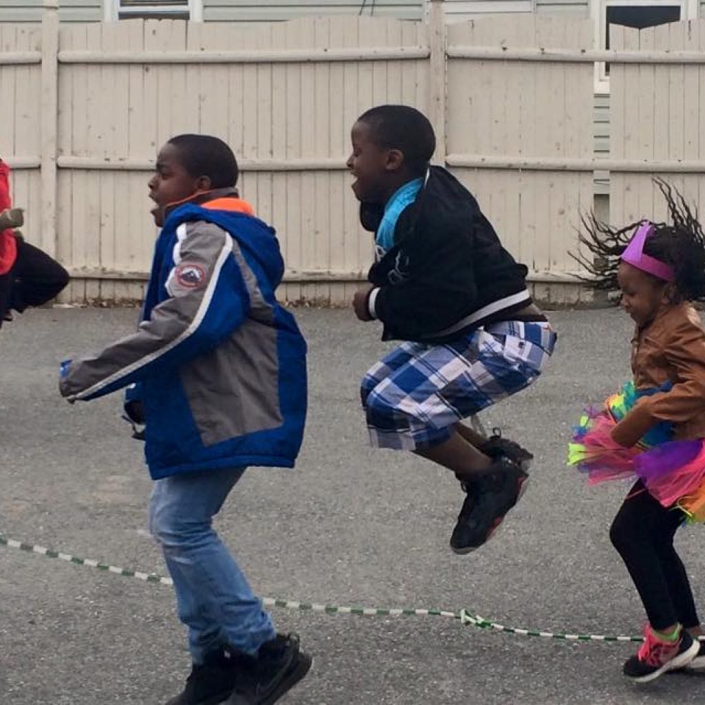 group-of-kids-jumping-rope – Live Well Kingston
