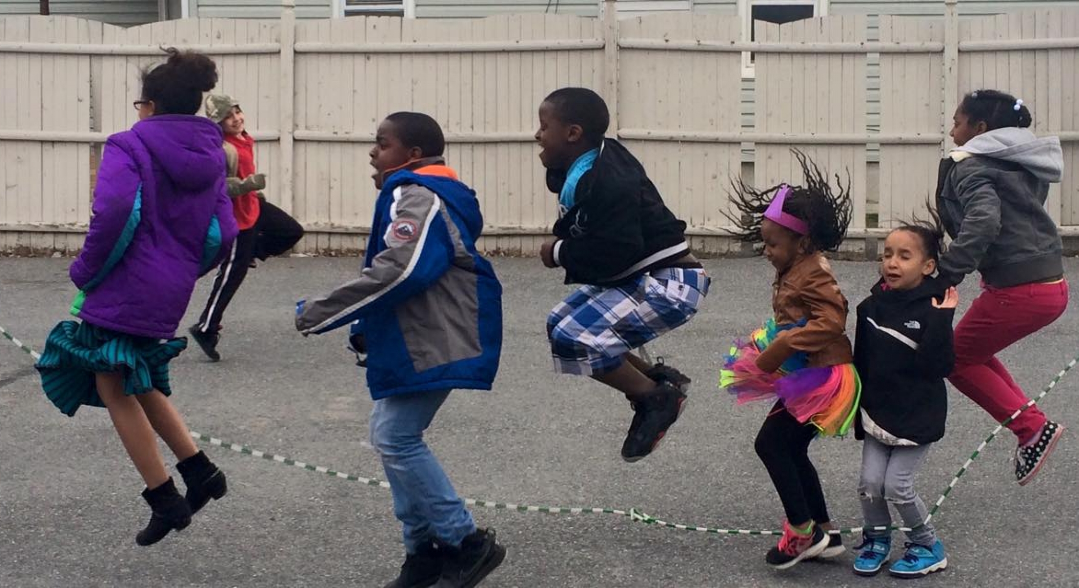 group-of-kids-jumping-rope - Live Well Kingston